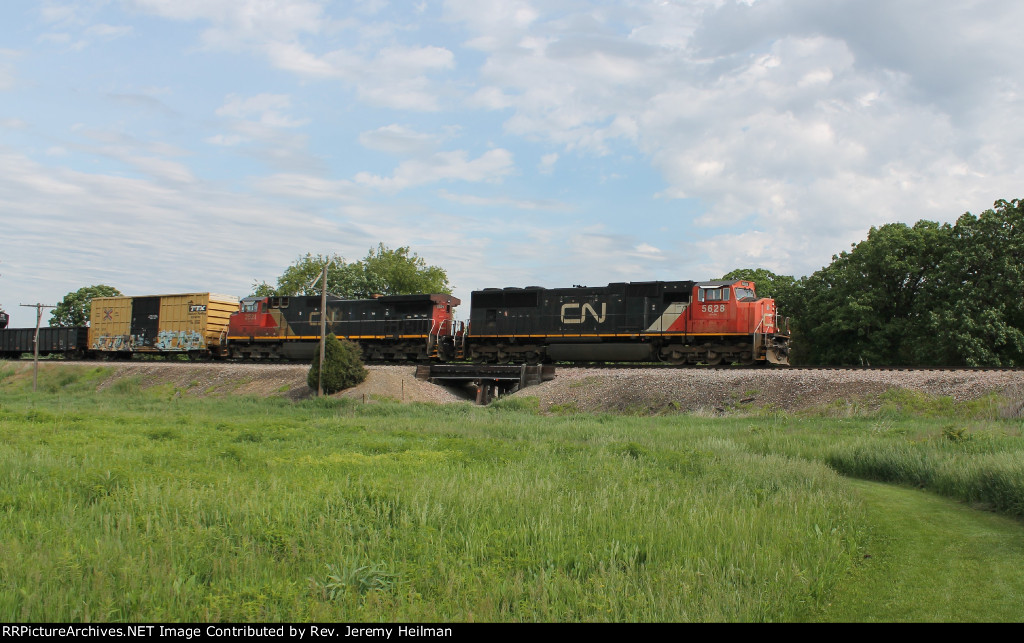 CN 5628 & 2521 (3)